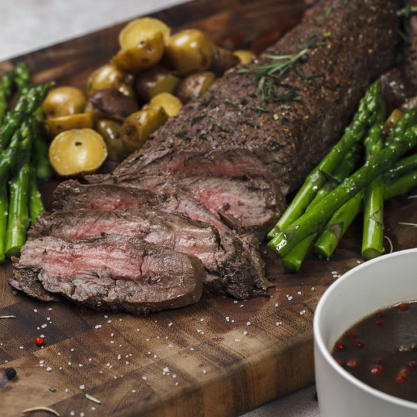 Lomo Tipo Roast Beef con Salsa a las Tres Pimientas – Galería Gourmand